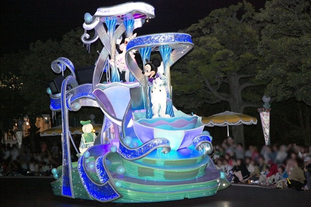 EarzUp! | Tokyo Disney's Nightfall Glow Parade | Unlock the secrets and ...